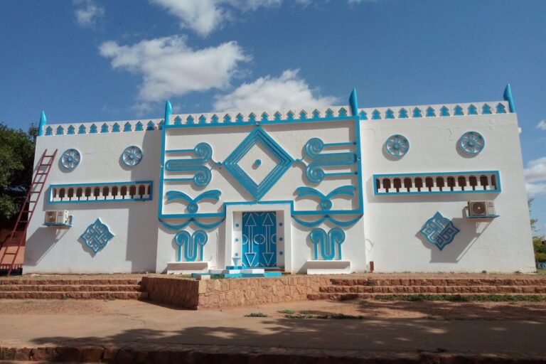 Niamey Travel Guide (Niger): Life by the Niger River & Desert ...
